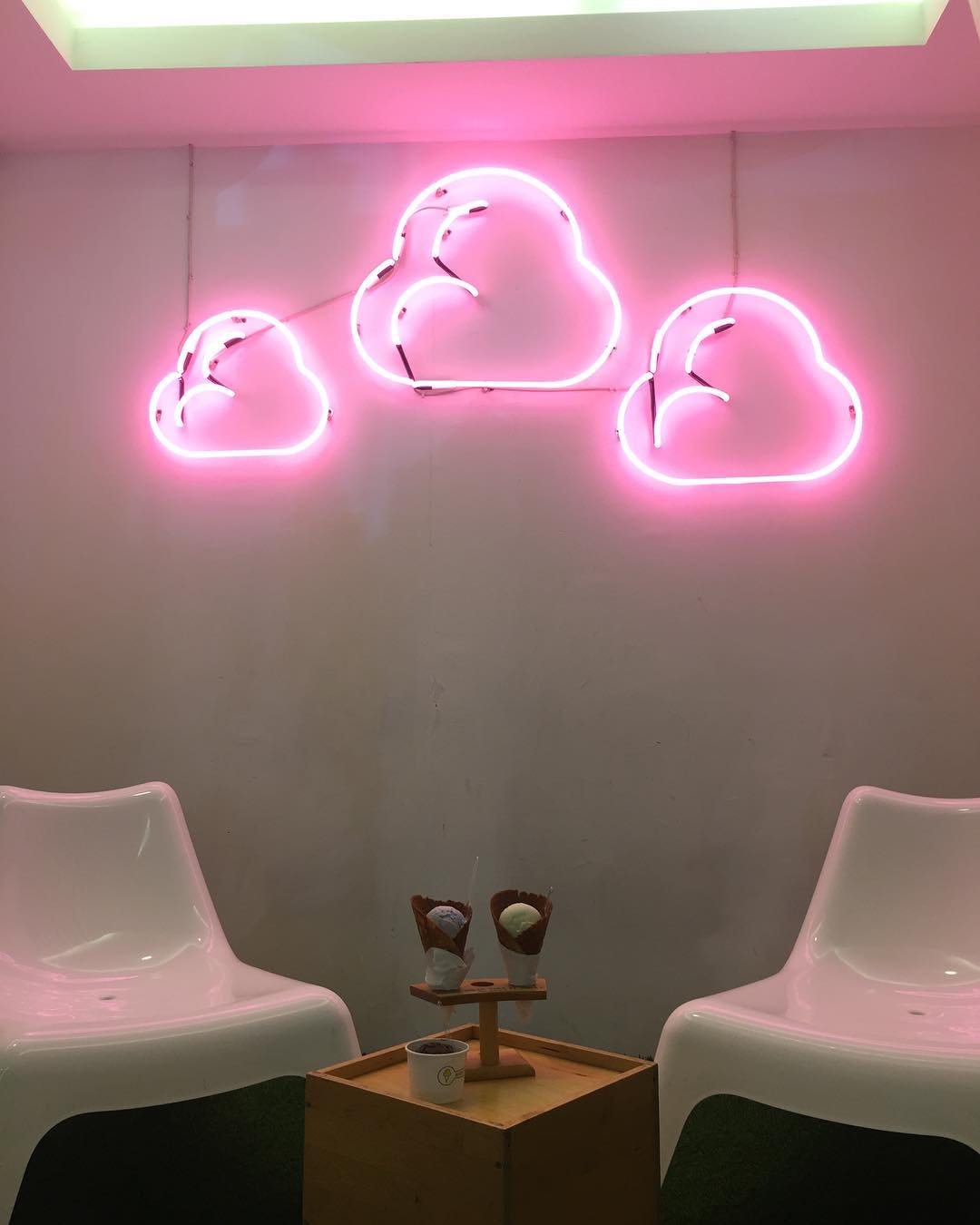 15 Cool Neon Light Cafes & Bars In KL That You Will "Light" A Lot