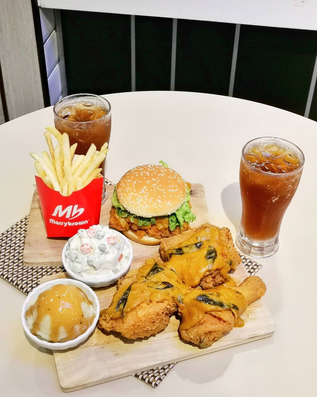 Marrybrown Malaysia Releases New Salted Egg Fried Chicken & Burger For ...