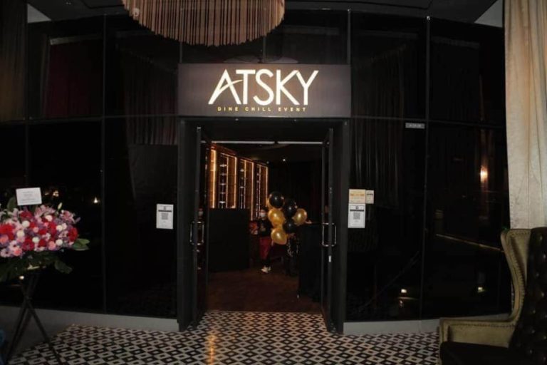 This Rooftop Restaurant In Damansara Lets You Enjoy Food Outdoors ...