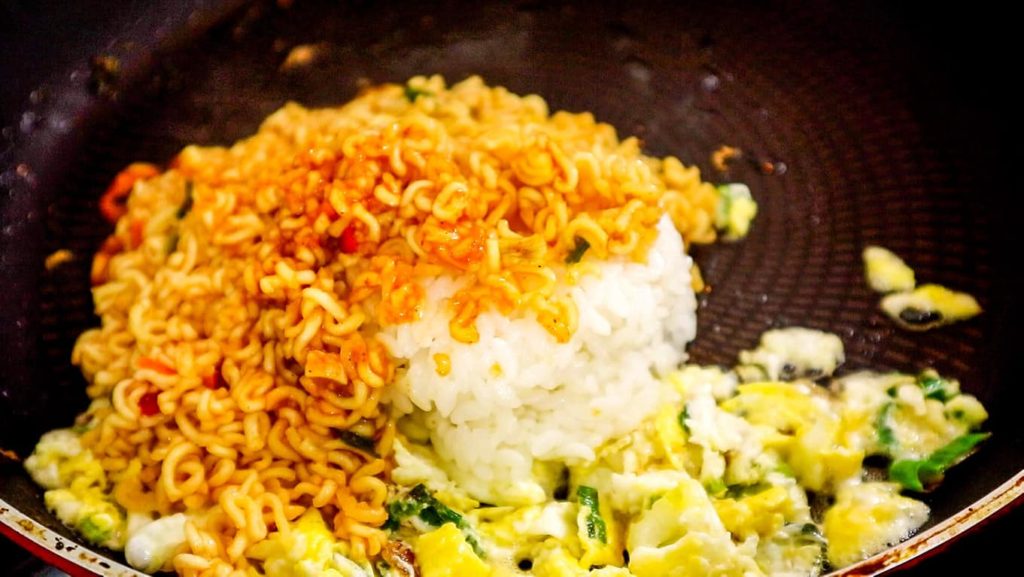 How To Make Spicy Shin Ramen Fried Rice Using Only 3 Ingredients - KL ...