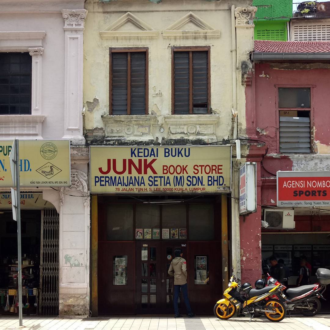 This Hidden Vintage-Looking Bookstore In KL Has Over 3 Million Books ...
