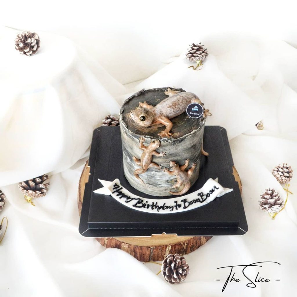 This Home Baker From Ipoh Makes Edible Lizard & Cockroach Cakes That ...