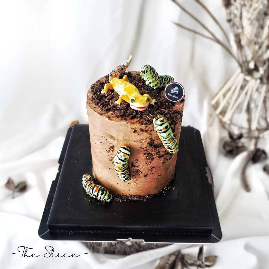 This Home Baker From Ipoh Makes Edible Lizard & Cockroach Cakes That ...