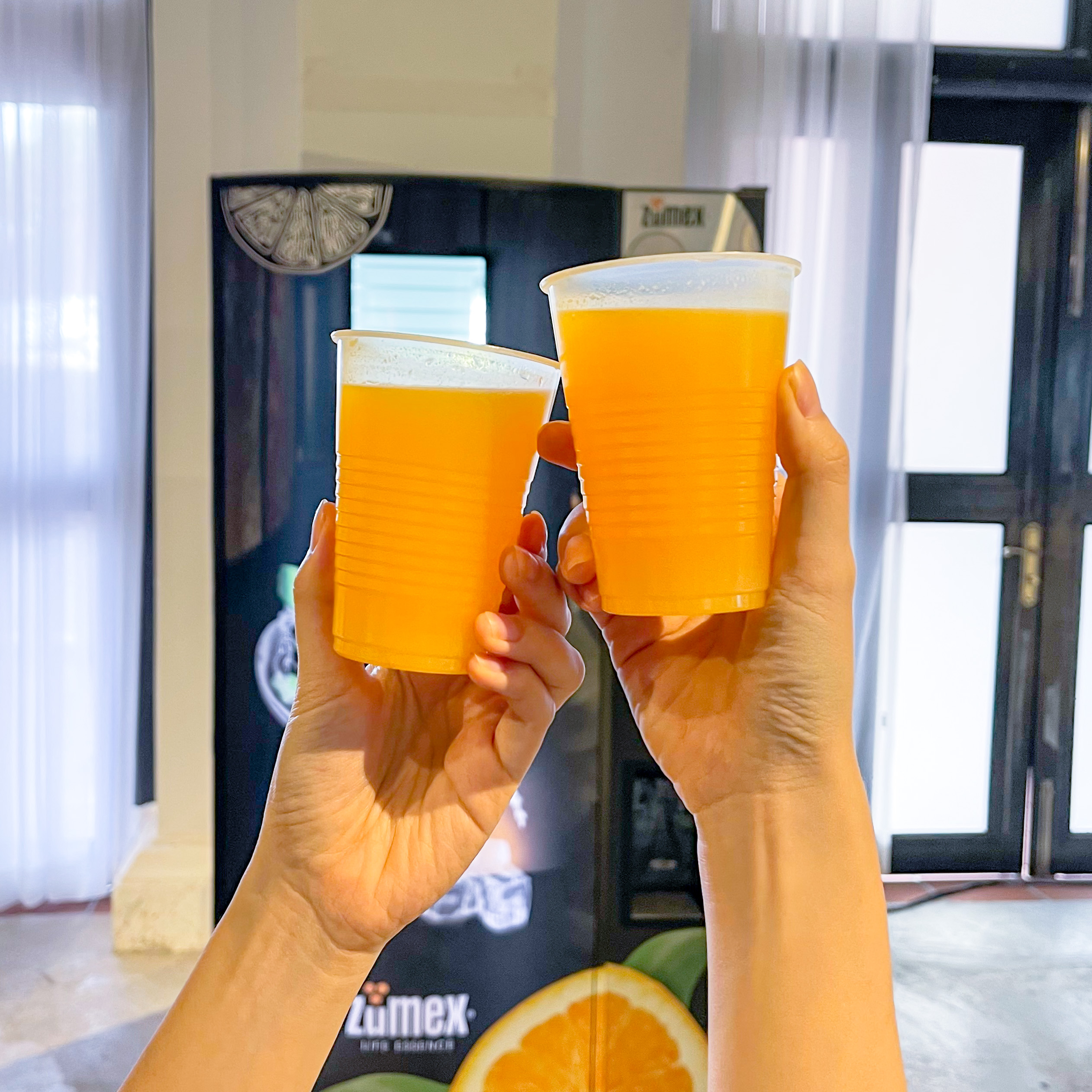 Here's Why You Need This Freshly Squeezed Orange Juice Vending Machine ...