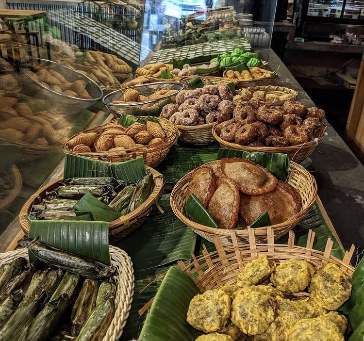This Cafe In Shah Alam Has Over 40 Types Of Freshly Made Kuih Daily ...