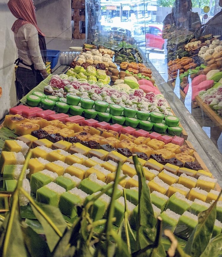 This Cafe In Shah Alam Has Over 40 Types Of Freshly Made Kuih Daily ...
