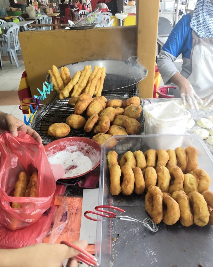 This Stall In KL Has Been Selling Freshly Fried Cakoi With Kaya ...