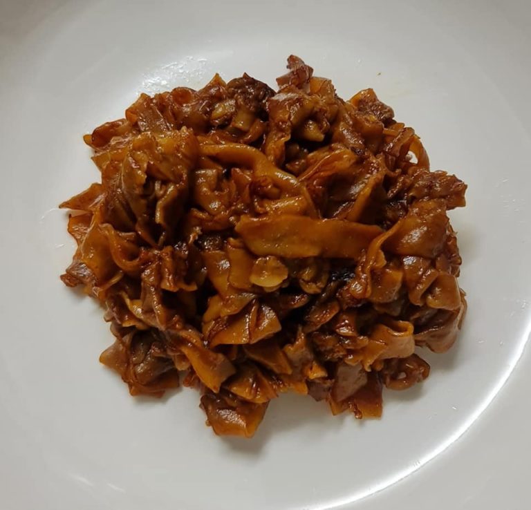 Here's How To Cook Wat Tan Hor (Flat Rice Noodles with Egg Gravy) With ...