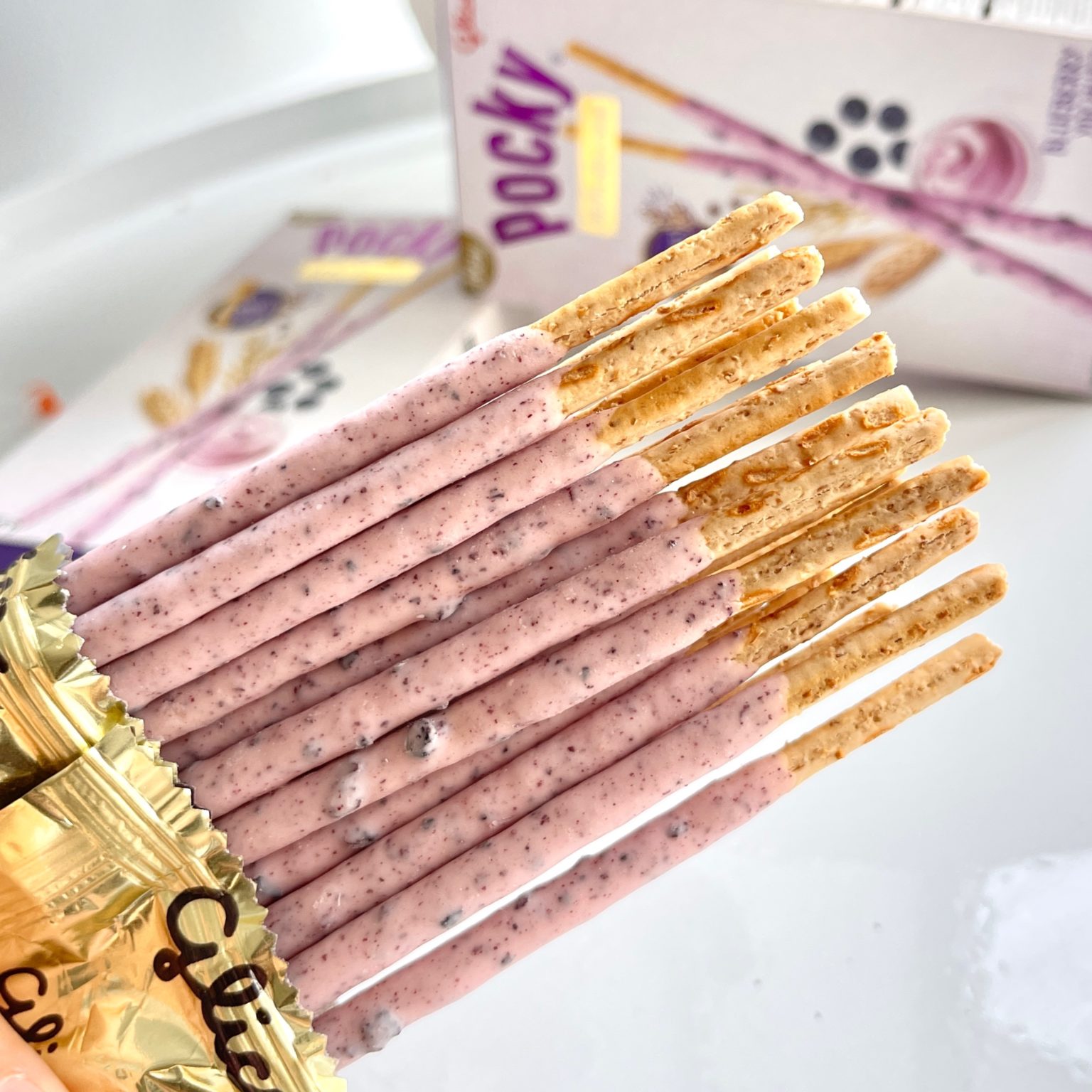 Pocky Launches NEW Blueberry Yogurt & Chocolate Almond Sticks That’s ...