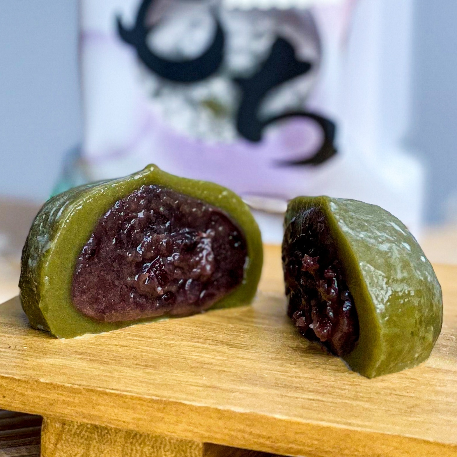 FamilyMart Releases NEW Matcha Mochi & Chocolate Mochi That Looks So ...