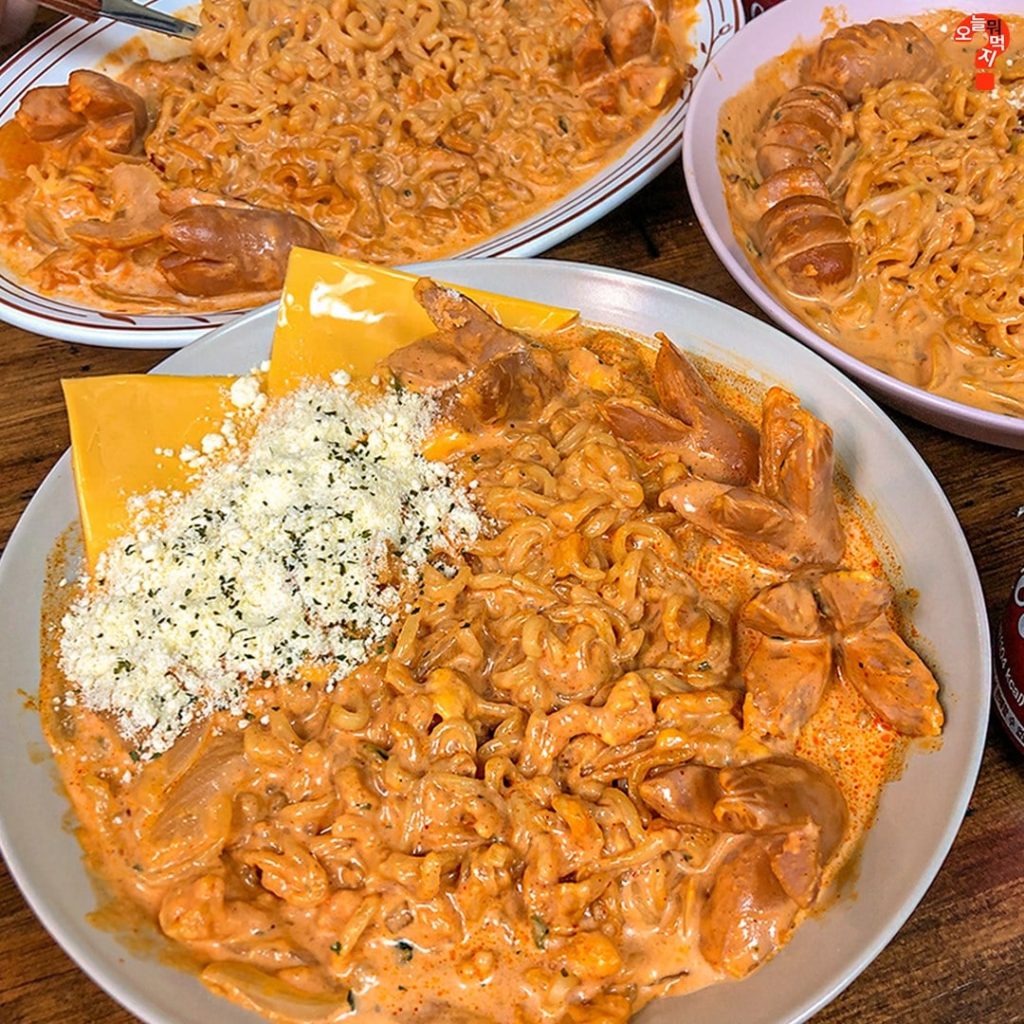 Here's How To Cook The Viral Korean Rosé Shin Ramen Recipe That's ...