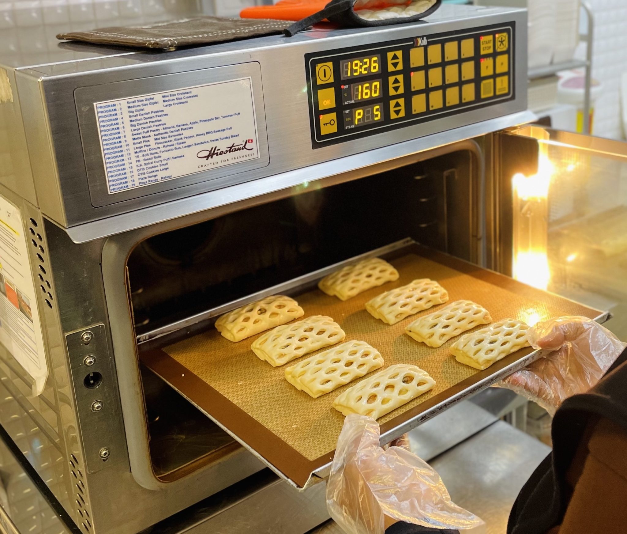 These Pastries At Shell deli2go Are Perfect To Celebrate The Holidays ...