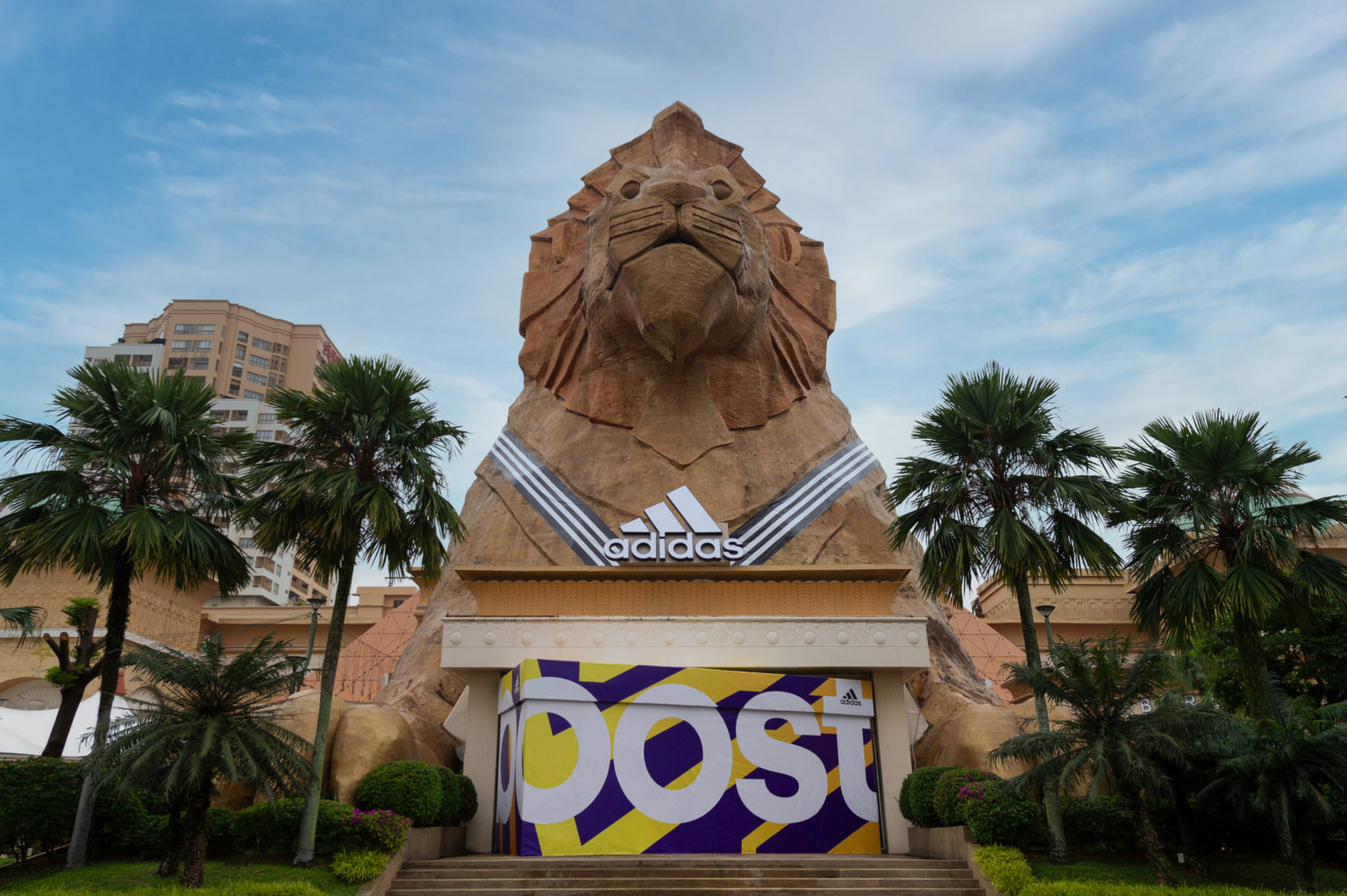 Sunway Pyramid Lion head with adidas Medal of Honour - KL Foodie
