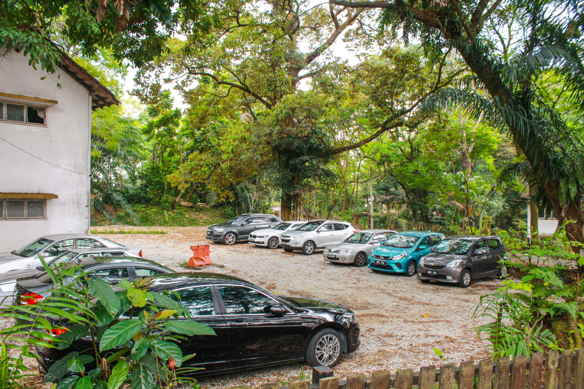 50-Year-Old University Club House Serves Authentic Ceylonese Dishes ...