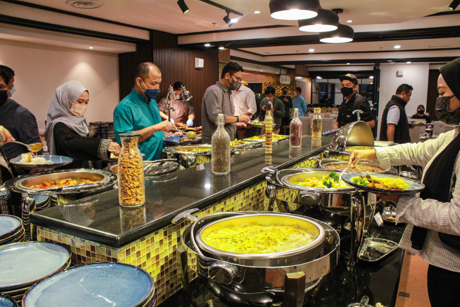 NEW Ramadan Buffet In KL Serves Classic Malay & Western Dishes: Kambing ...