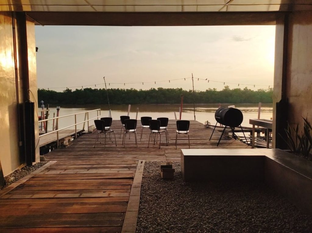 This Seaside Cafe At The Pier In Kuala Selangor Is The Perfect Spot To ...