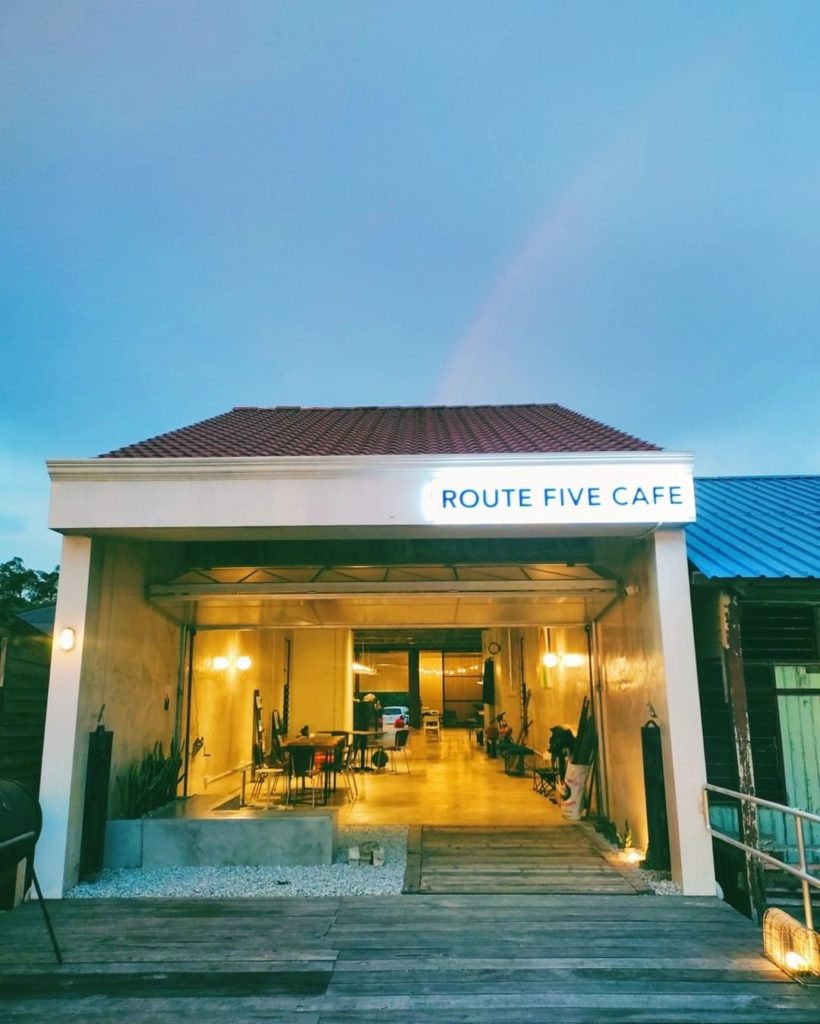 This Seaside Cafe At The Pier In Kuala Selangor Is The Perfect Spot To ...