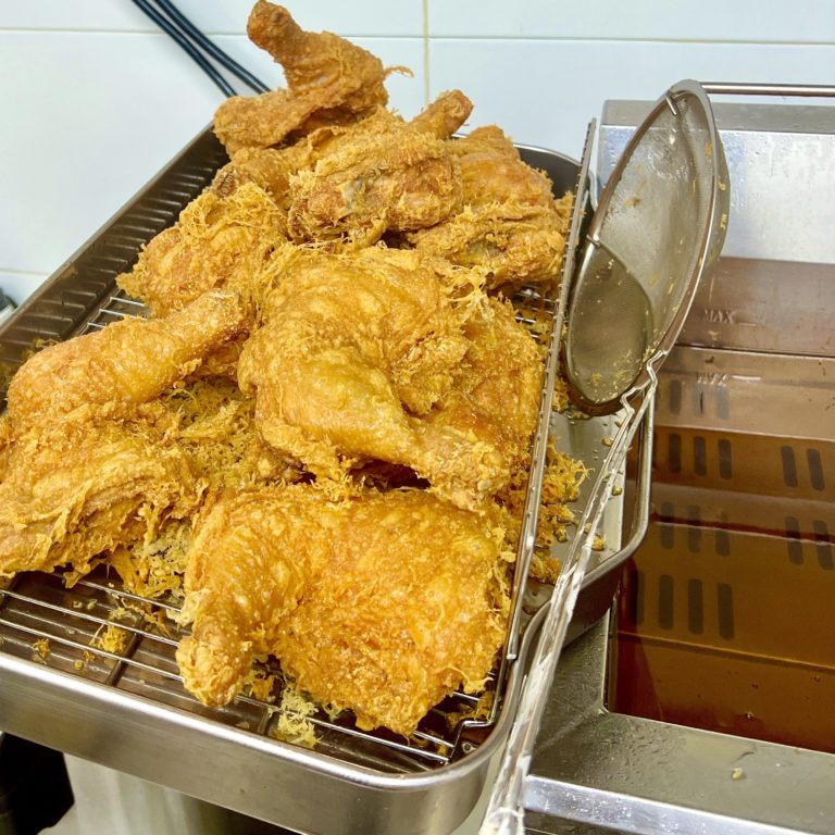 This Famous Fried Chicken Hawker Stall Since 1983 Has More Than 10 ...