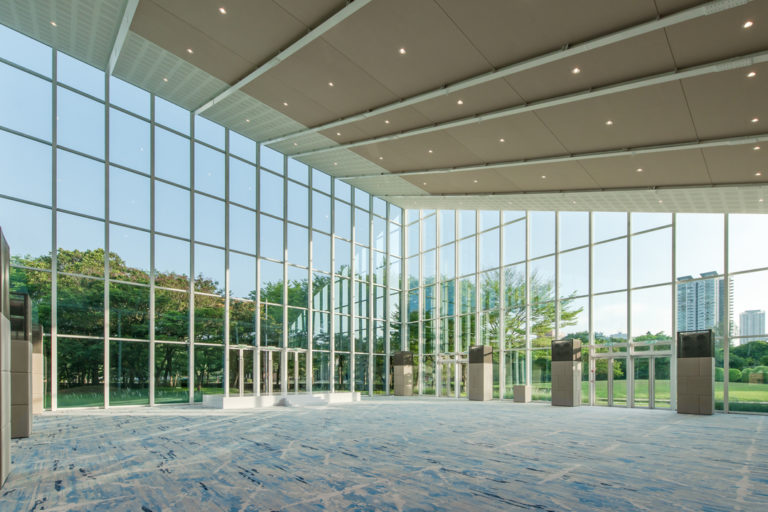 A Stunning New Glasshouse Surrounded By A Private Park Is Perfect for ...