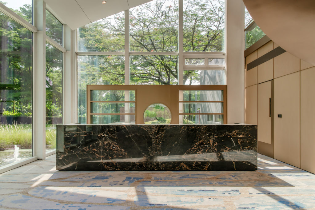 A Stunning New Glasshouse Surrounded By A Private Park Is Perfect for ...