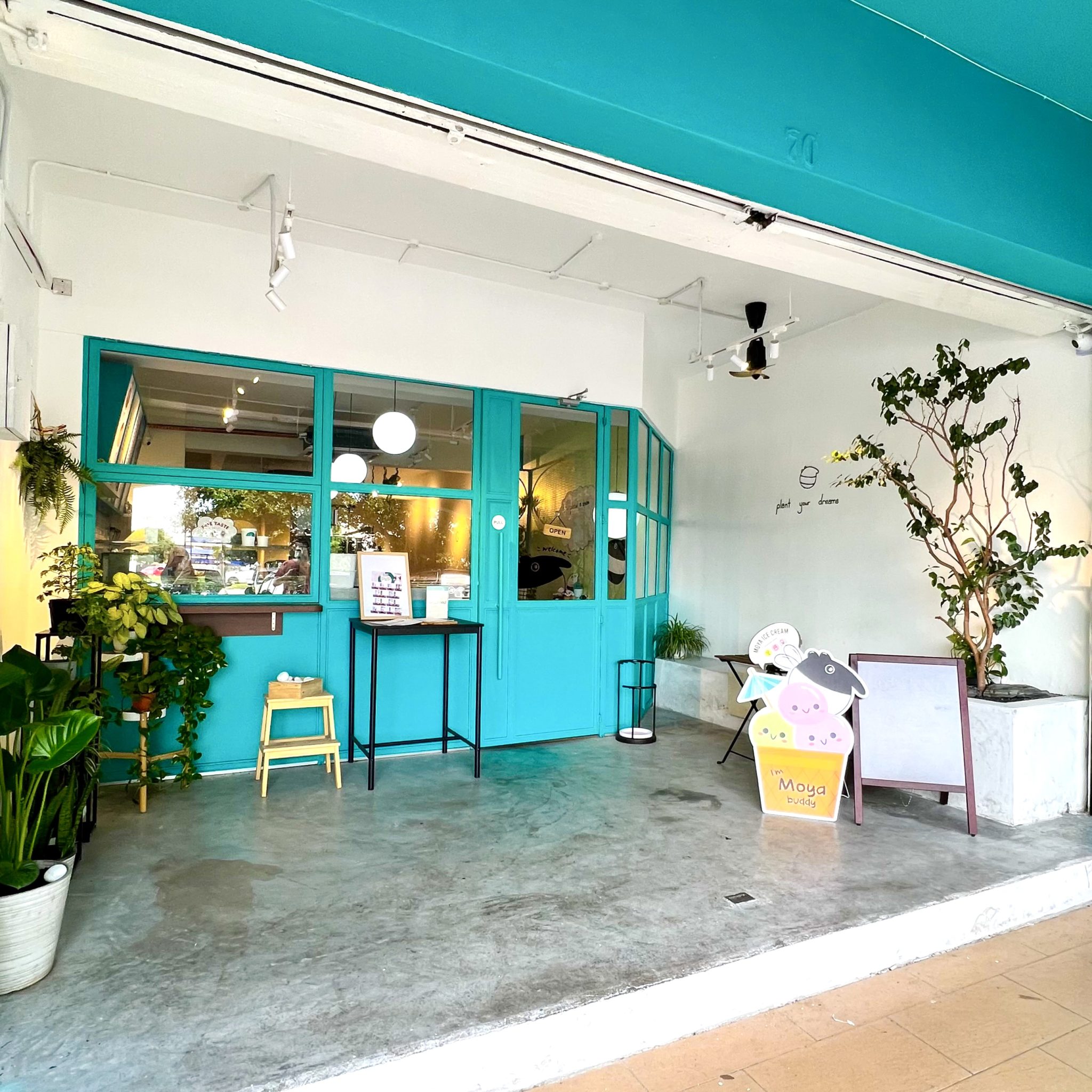 Natural & Organic Curry Mee, Nasi Lemak, Desserts & Cake At This Cafe ...