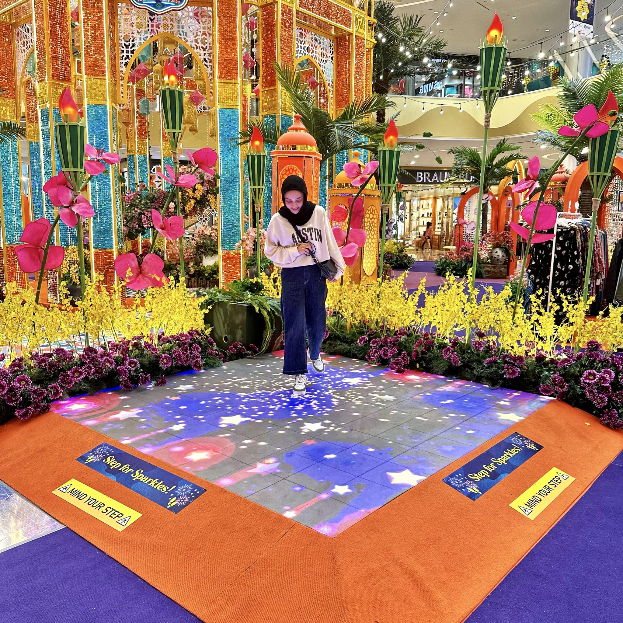 Sunway Velocity Mall Celebrates ‘Cahaya Raya’ With Dazzling Decor, Fun ...