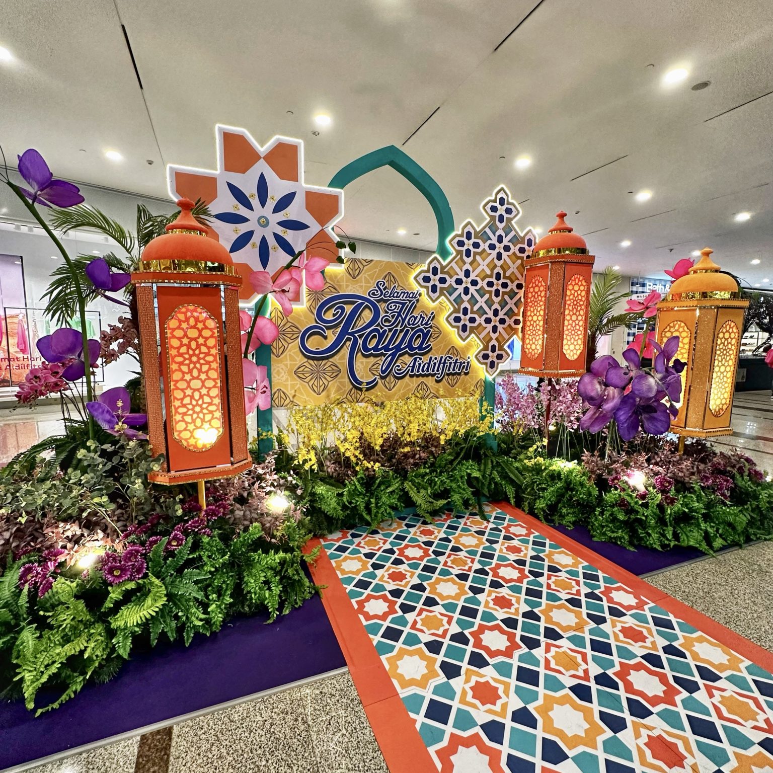 Sunway Velocity Mall Celebrates ‘Cahaya Raya’ With Dazzling Decor, Fun ...