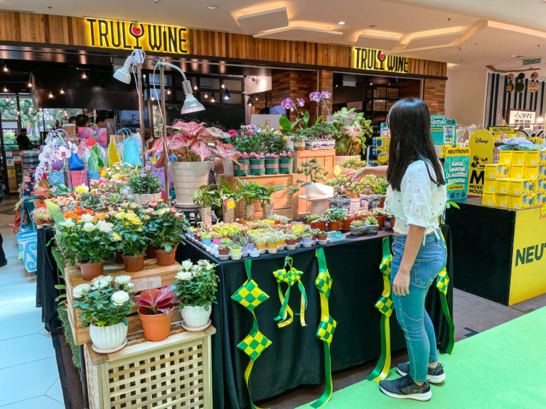 Experience the Starling's Local Raya Market, Stunning Decor, Exciting ...