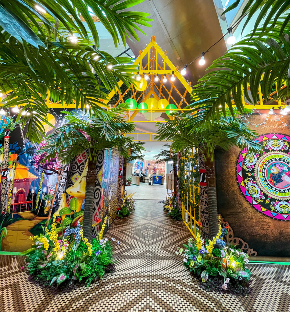 Experience the Starling's Local Raya Market, Stunning Decor, Exciting ...