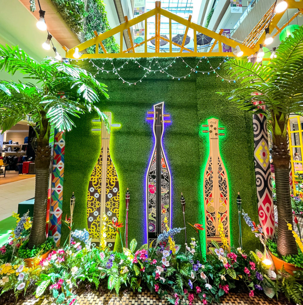 Experience the Starling's Local Raya Market, Stunning Decor, Exciting ...