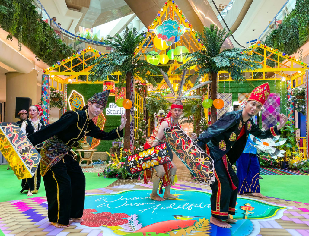 Experience the Starling's Local Raya Market, Stunning Decor, Exciting ...