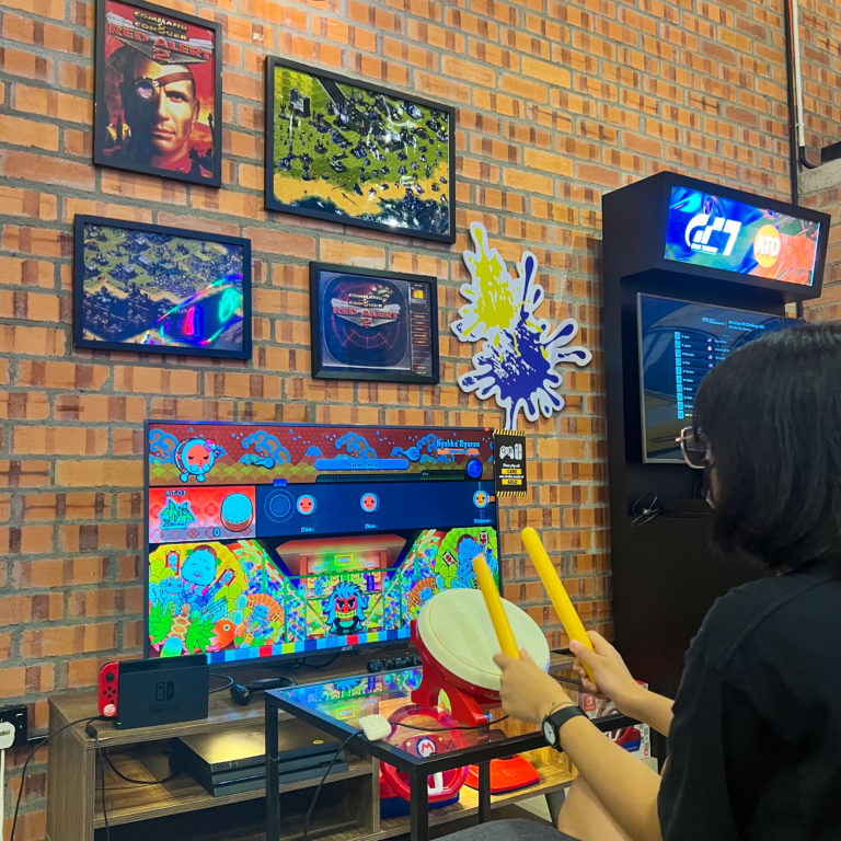 LARGEST Gaming Warehouse Cafe In KL Where You Can Dine & Play PS5 ...