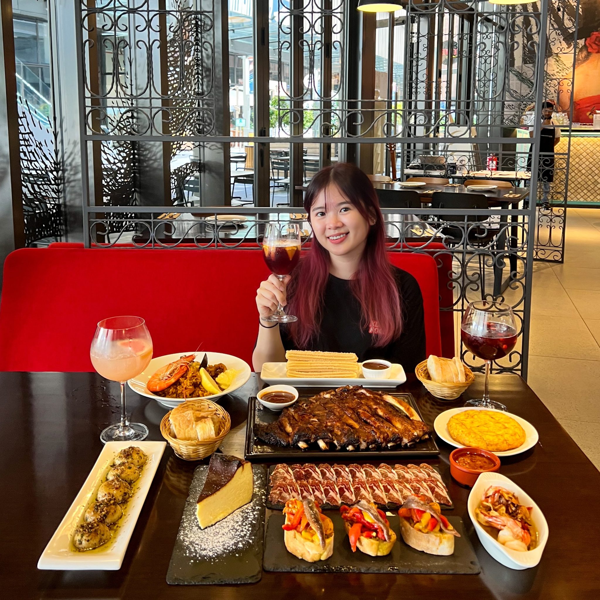 Famous Spanish-Run Restaurant With HUGE Paella In KL (& Golden Oolong ...