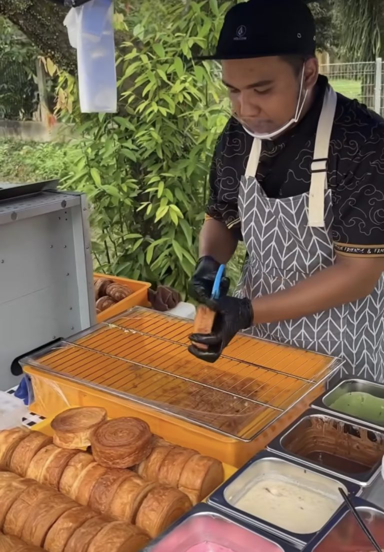 Top 10 Best Spots For Crombolonis In KL & PJ (2024 Guide) - KL Foodie