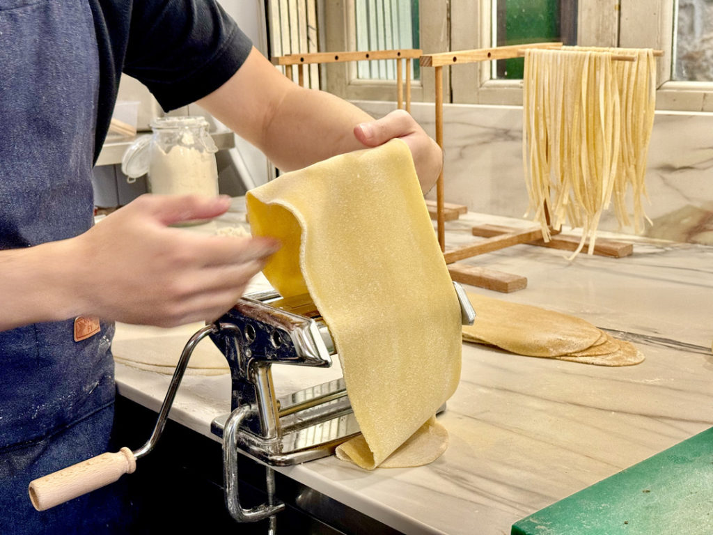 This Melbourne Laneway-Inspired Café Set In A 100-Year-Old Building ...