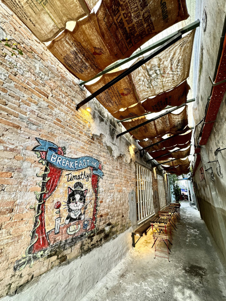 This Melbourne Laneway-Inspired Café Set In A 100-Year-Old Building ...