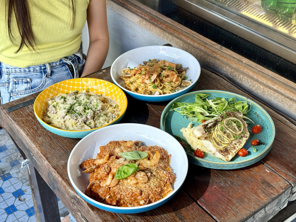 This Melbourne Laneway-Inspired Café Set In A 100-Year-Old Building ...