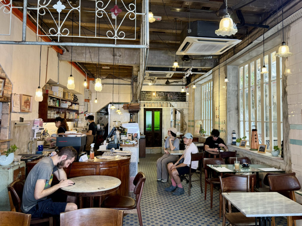 This Melbourne Laneway-Inspired Café Set In A 100-Year-Old Building ...