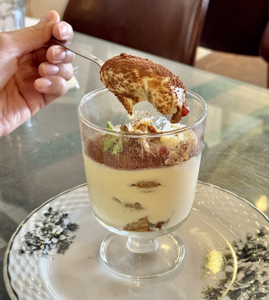 This Melbourne Laneway-Inspired Café Set In A 100-Year-Old Building ...