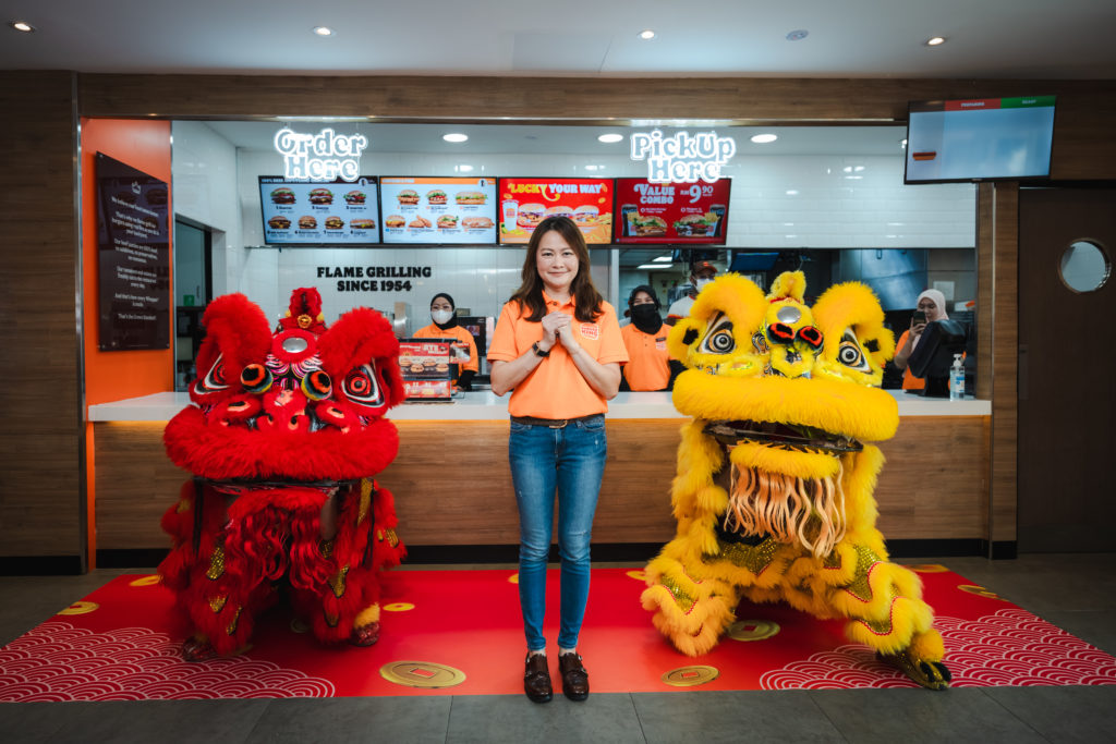 Mrs. Lee, Chief Executive Officer of Cosmo Restaurants Sdn. Bhd - KL Foodie