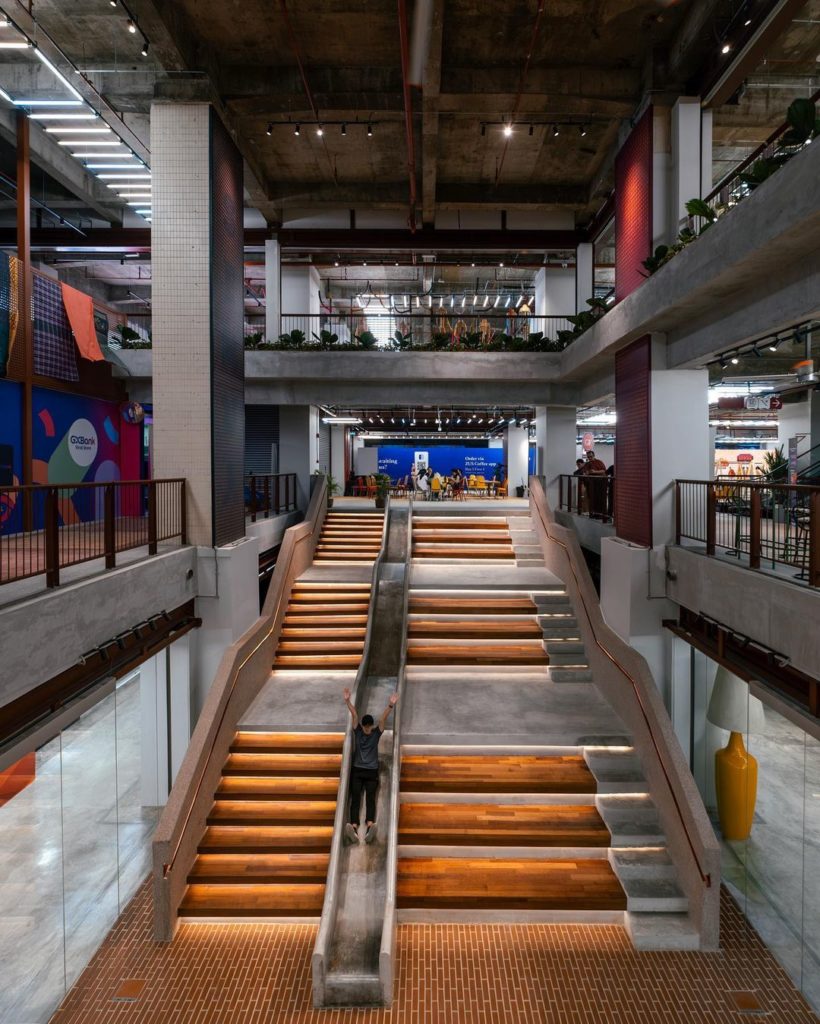 This Iconic 1980s Shopping Mall Is Now Reopen, There's Even A Huge ...