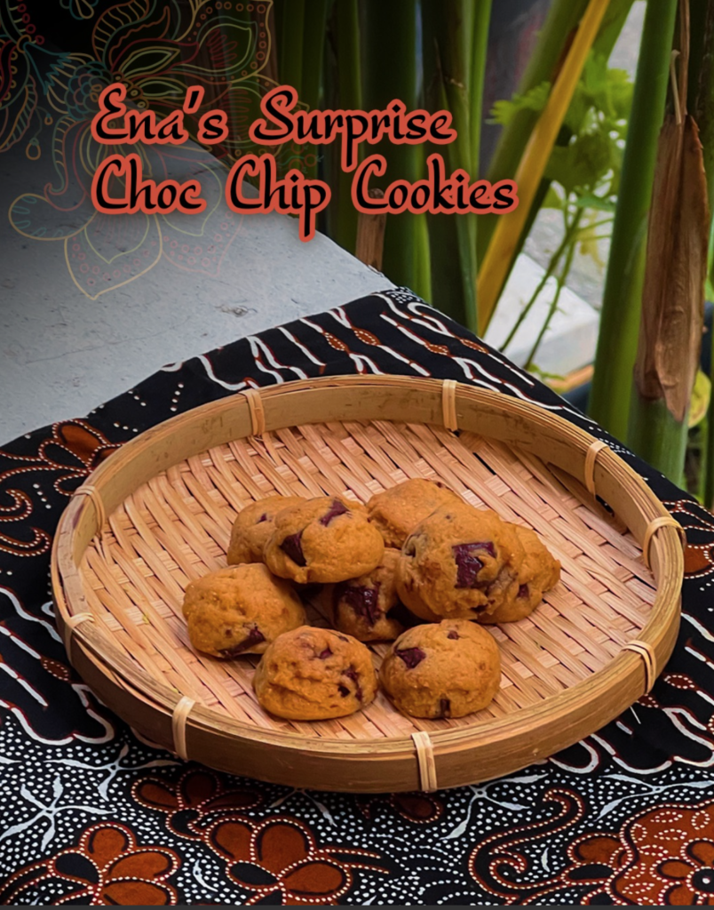 Check Out This Raya Cookie Collection With Beautiful Gold Tin Adorned ...