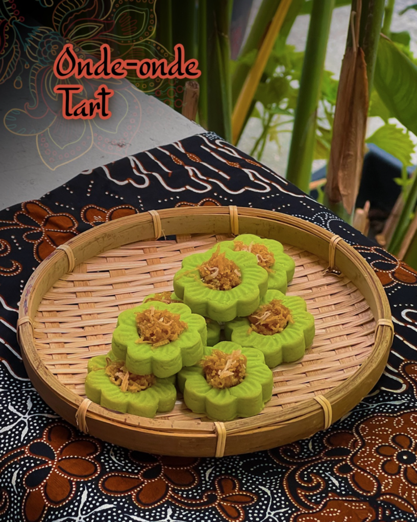 Check Out This Raya Cookie Collection With Beautiful Gold Tin Adorned ...