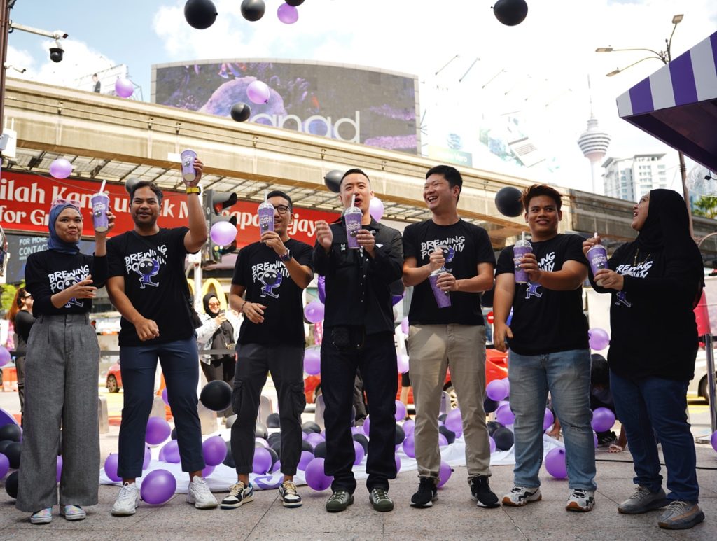 Tealive Unveils LARGEST Bubble Tea Cup On KL Skyline For International ...