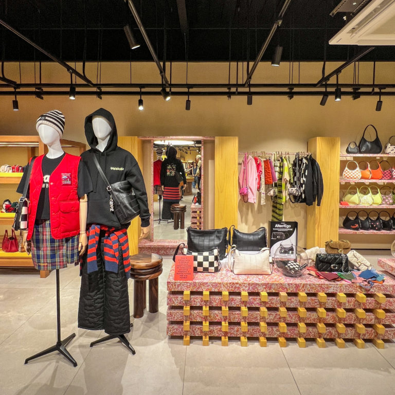 Coach Play APW features the BIGGEST The Coach Coffee Shop In The World ...