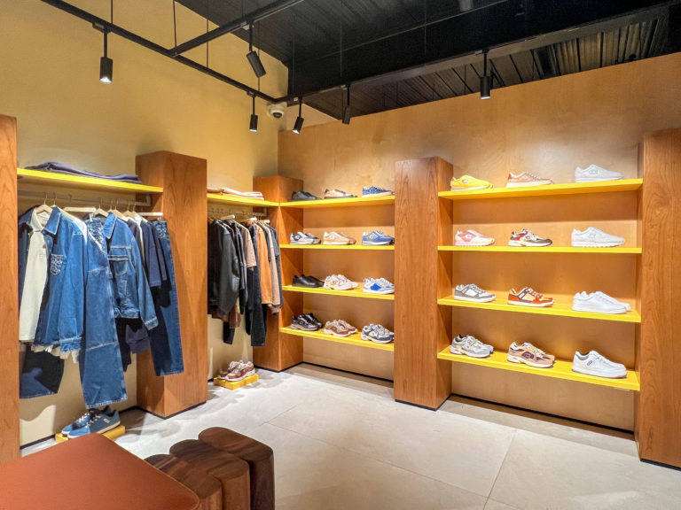 Coach Play APW features the BIGGEST The Coach Coffee Shop In The World ...