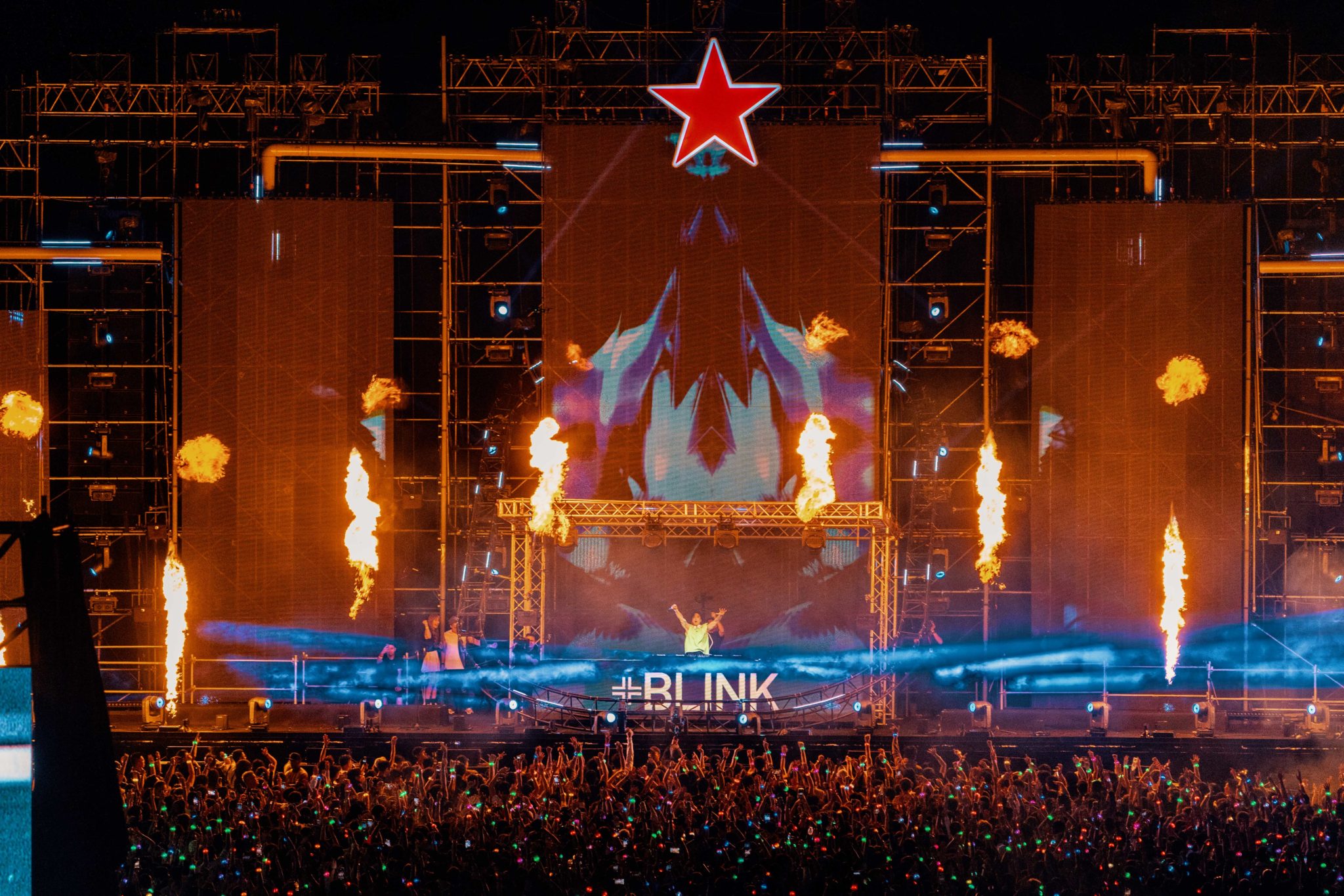 4. Blink_s signature big-room sound and eclectic setlist pulled fans ...