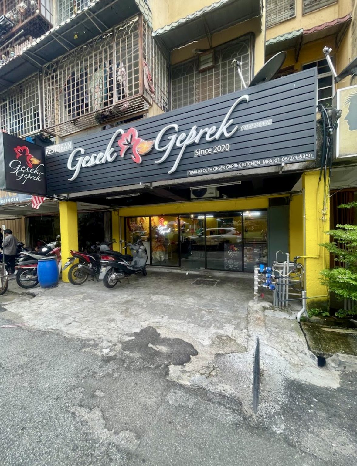 15 Best Ayam Gepuk Spots You Must Try In KL & PJ (2025 Guide) - KL Foodie