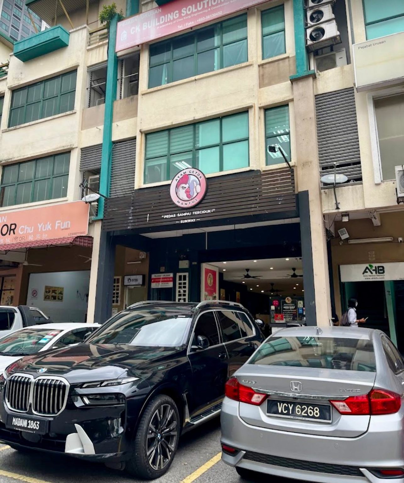 15 Best Ayam Gepuk Spots You Must Try In KL & PJ (2025 Guide) - KL Foodie